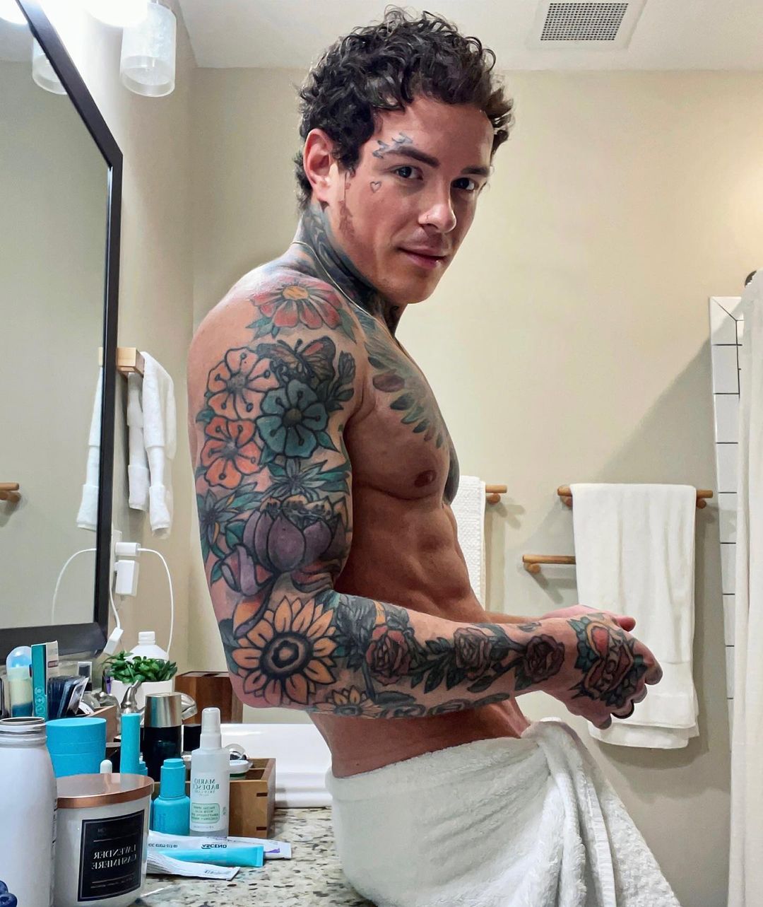 Johnathon Caine Wiki, Bio, Age, DOB, Height, Weight, Fame, Income, Net Worth, Early Life, Family ...