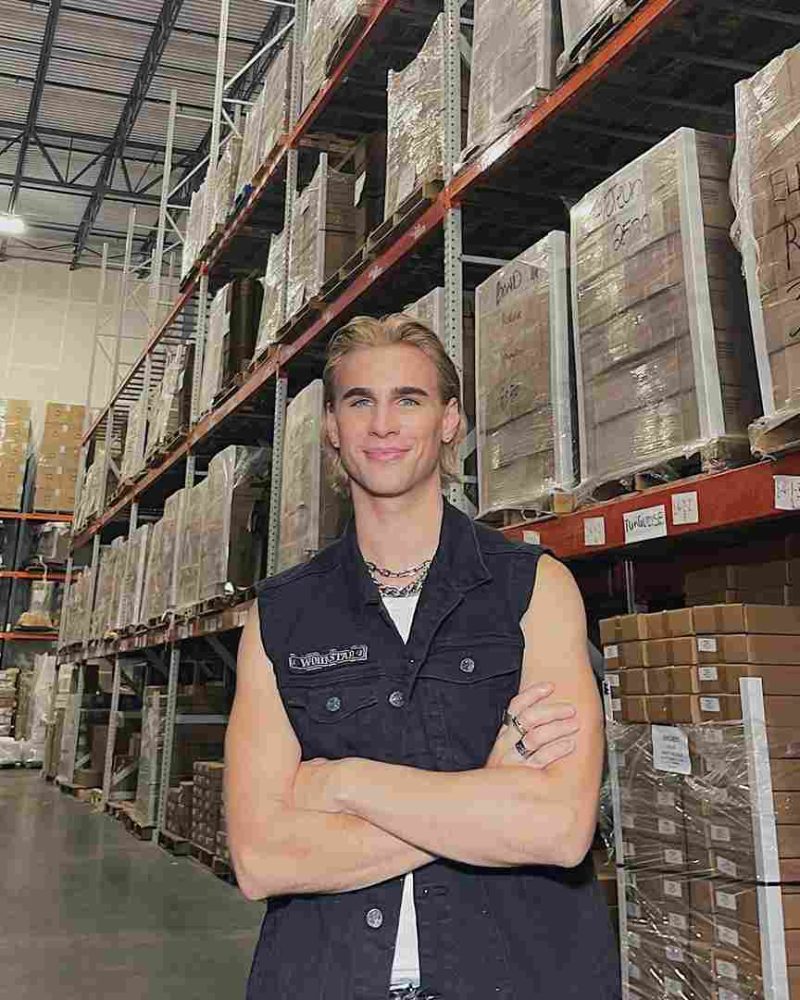 Brad Mondo Bio, Wiki, Age, DOB, Height, Weight, Hair color and Products ...